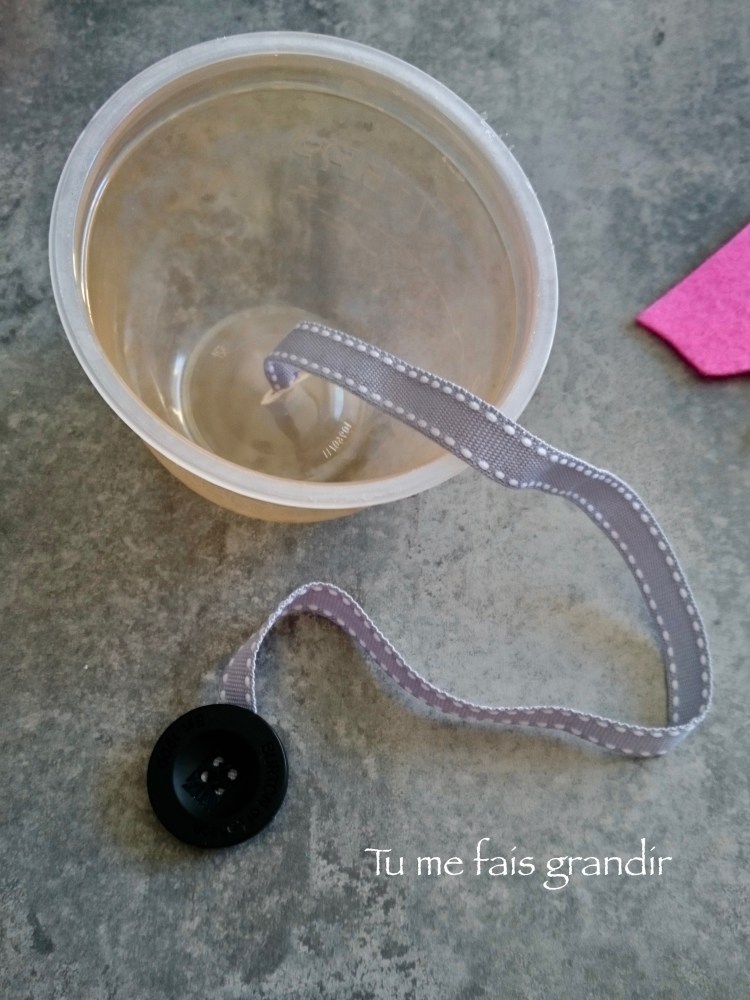 S’entrainer à boutonner {Activité} – Tu me fais Grandir